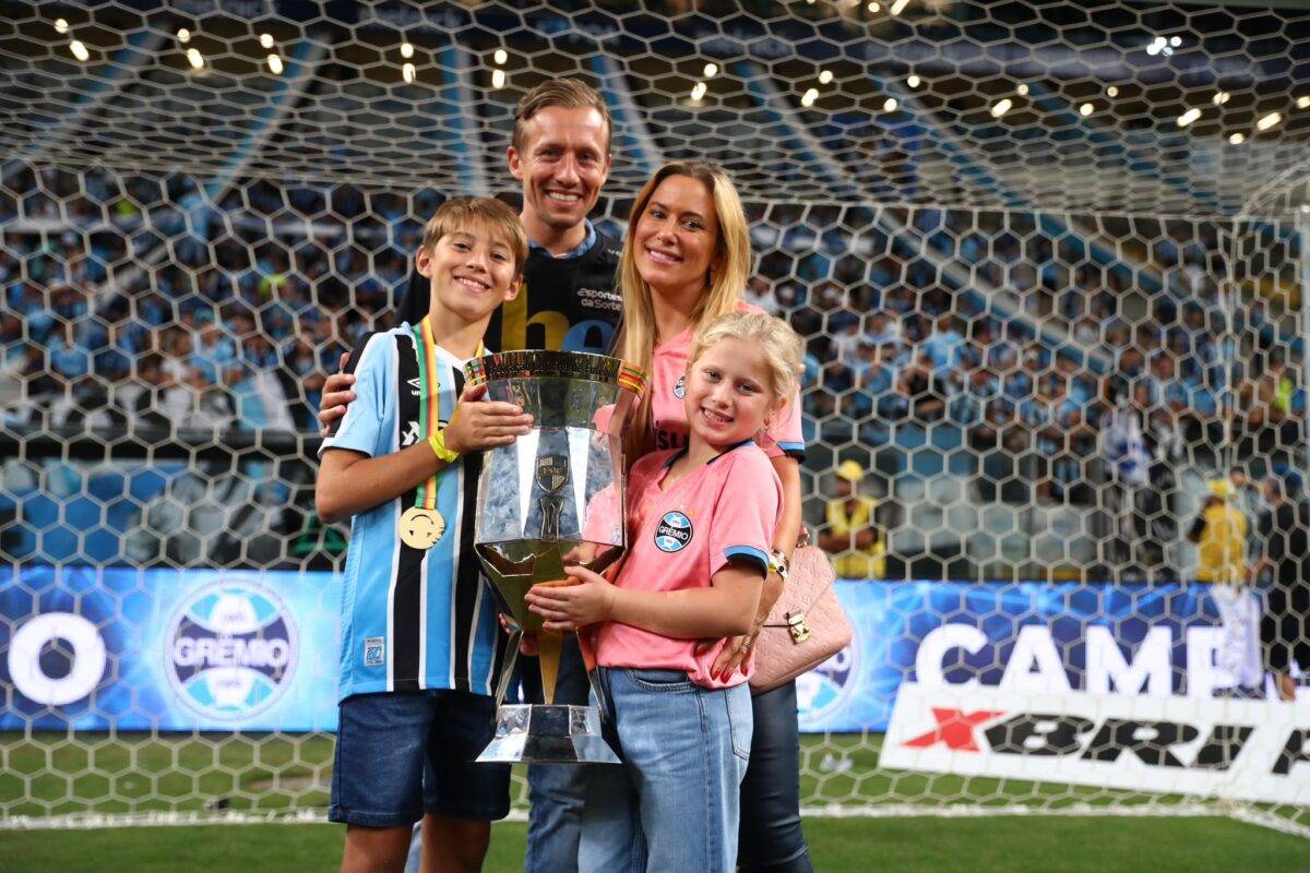 Presidente do Grêmio expõe ideia que tem para a continuidade de Lucas ...