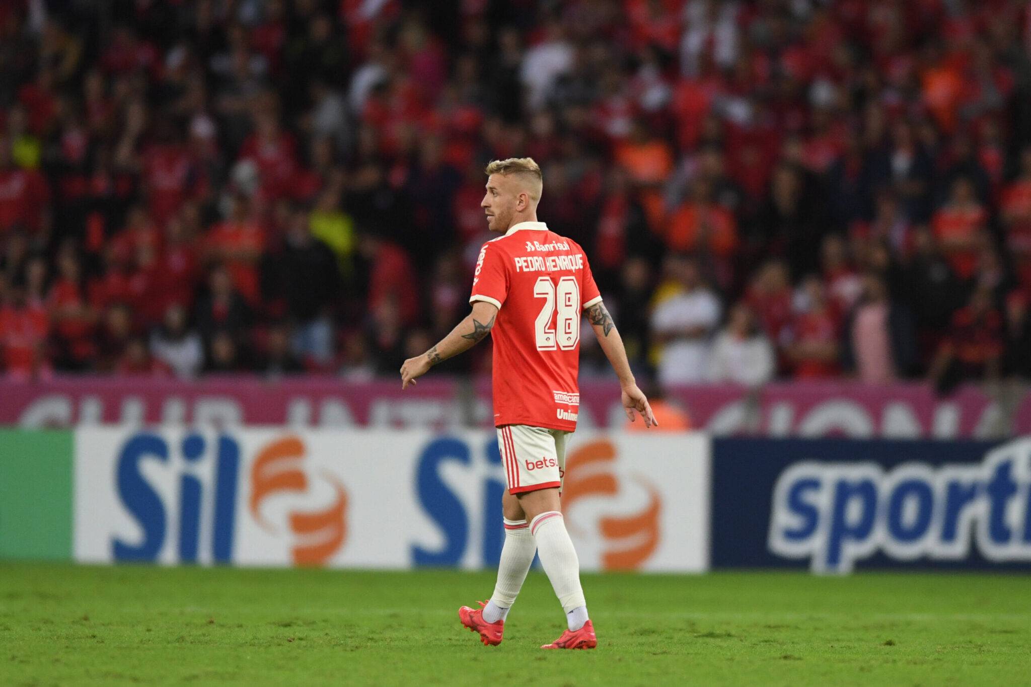 Pedro Henrique perde espaço no elenco do Inter e aceita se transferir ...