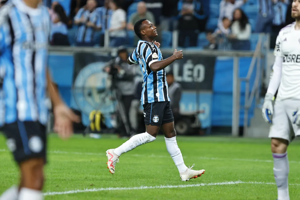 Como Nathan Fernandes trabalha para voltar a brilhar pelo Grêmio