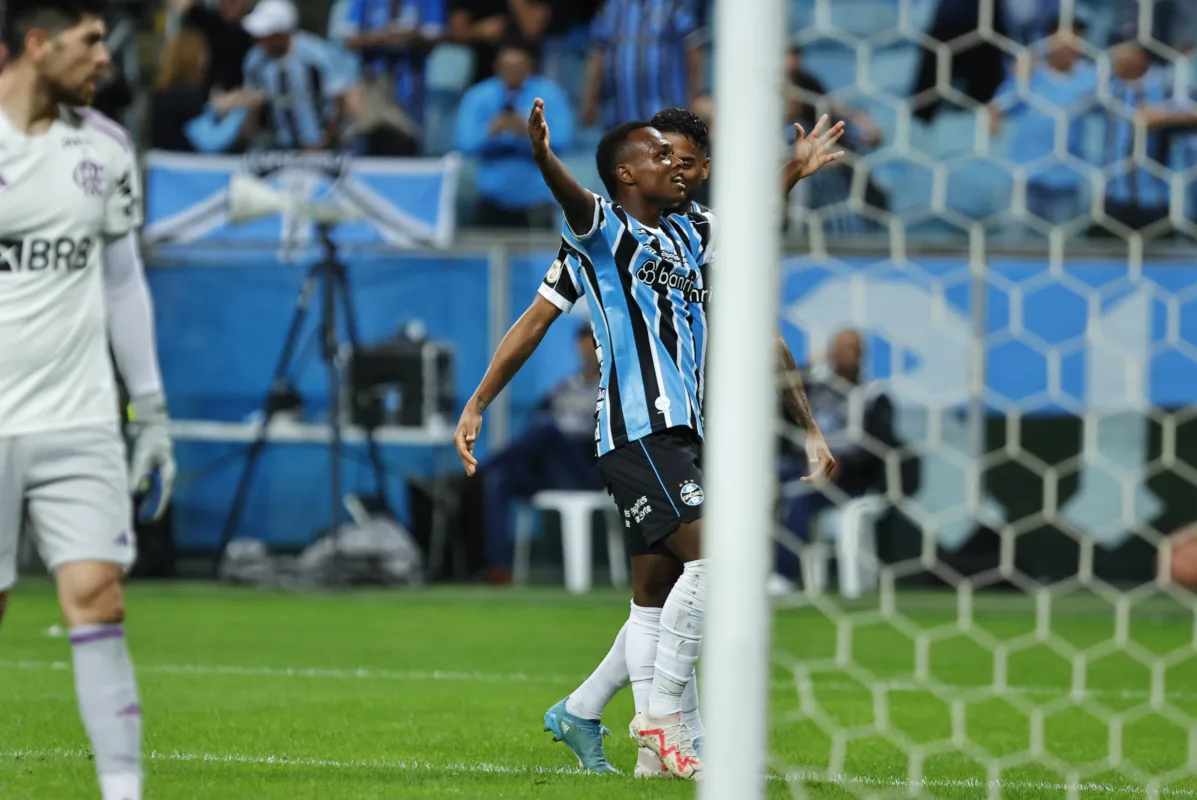 Nathan Fernandes brilha em virada do Grêmio e se emociona em recado na ...