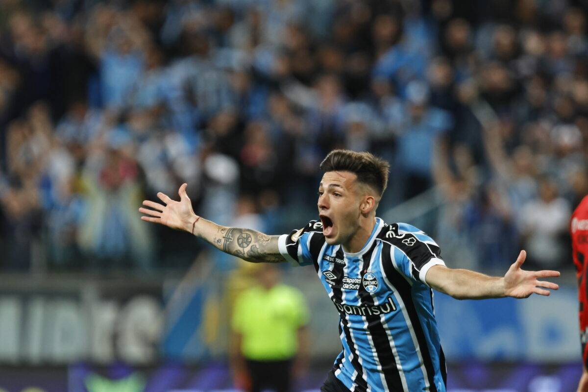 Besozzi ganha mais espaço no elenco do Grêmio e fala sobre as chances ...