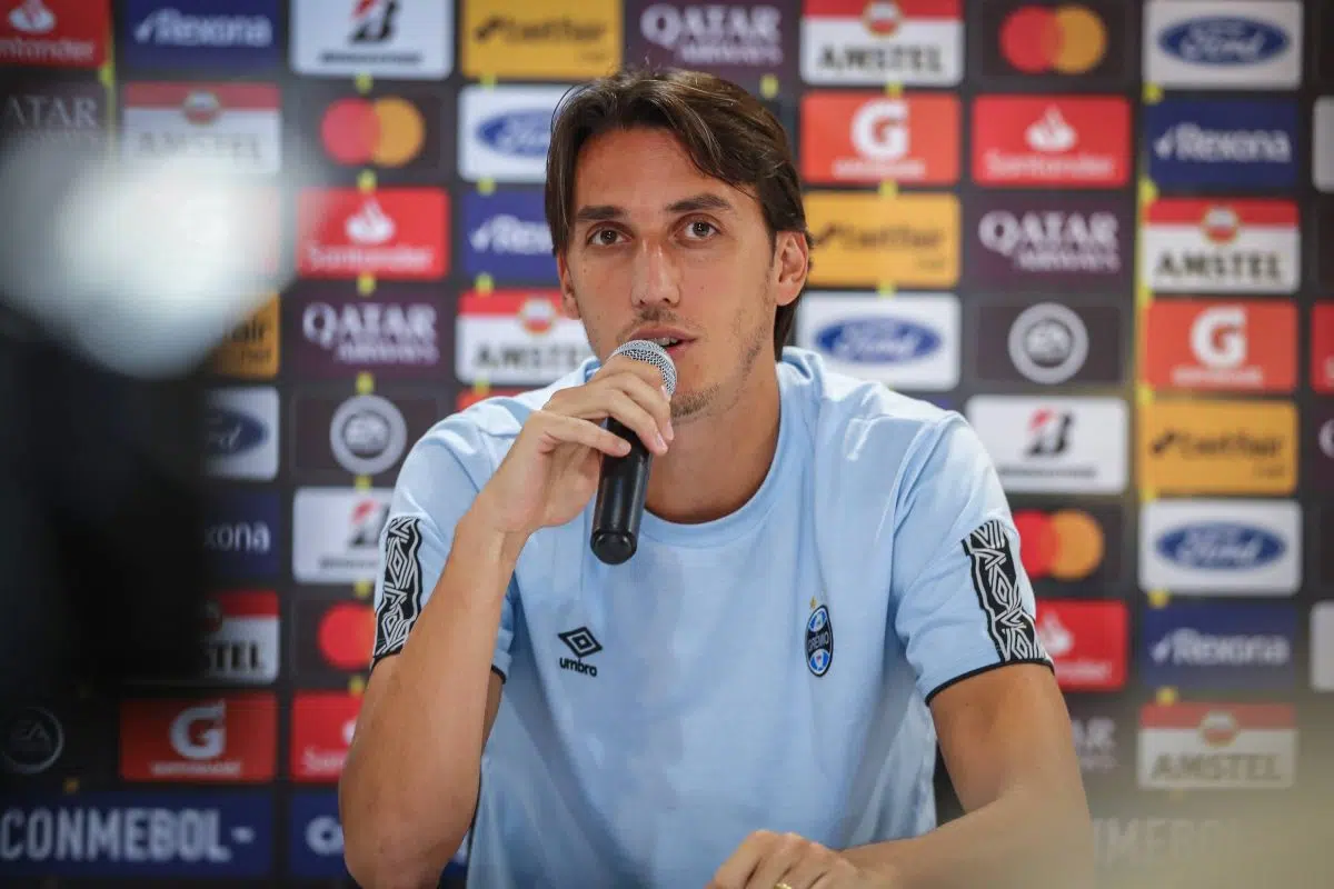 Grêmio comunica lesão de lateral-esquerdo e admite cuidados especiais ...