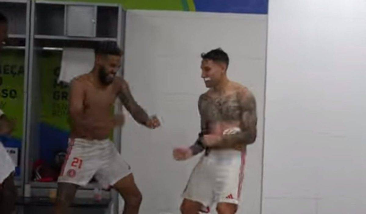 Hugo Mallo ganha festa no vestiário e arrisca dança após decidir ...